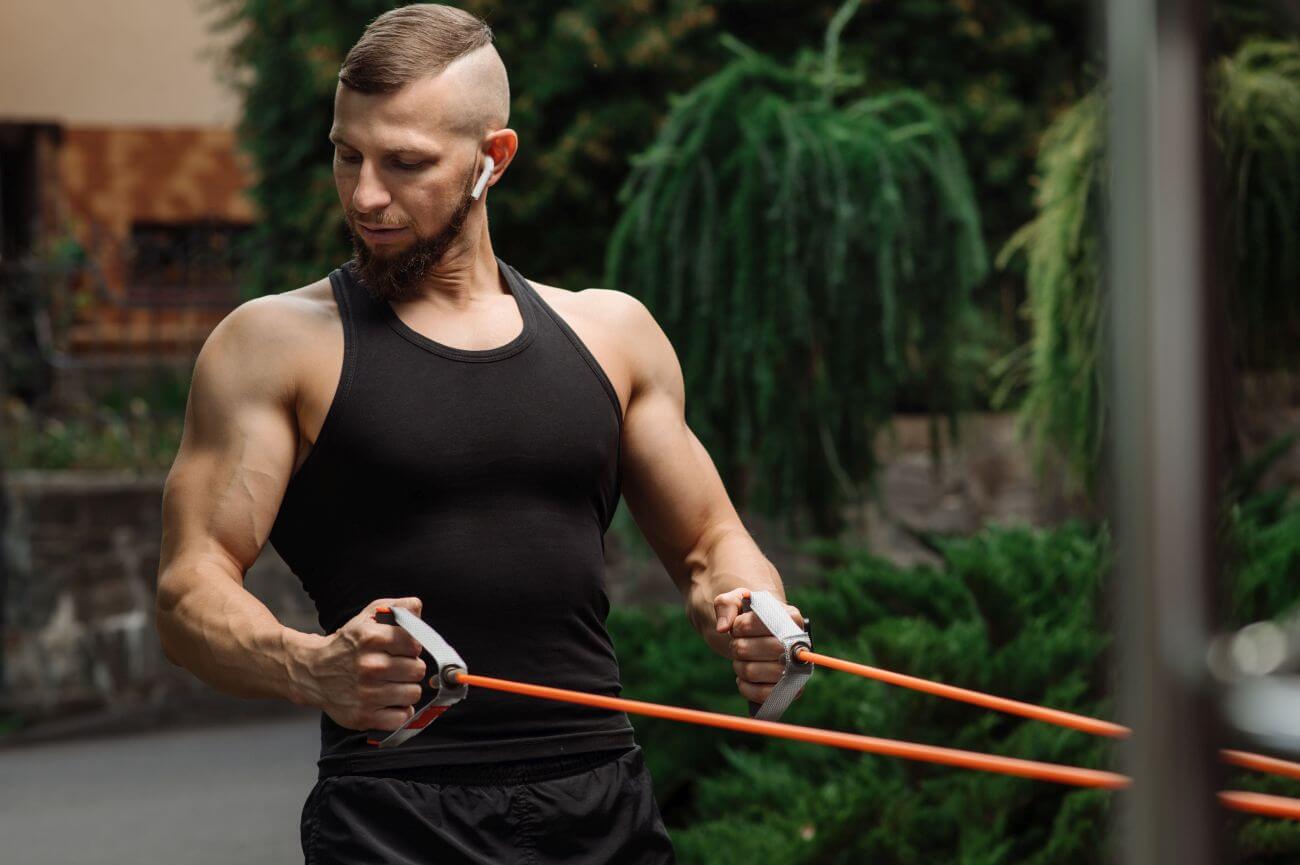 Ćwiczenia na barki w domu. Trening barków w domu - Fit2Fit